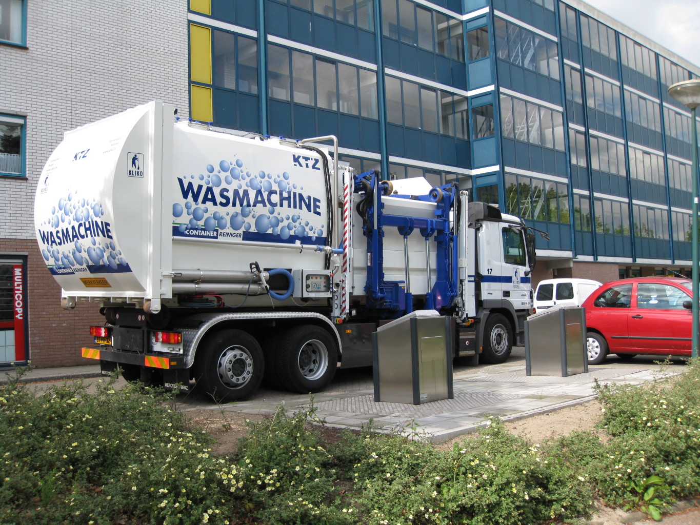 Reinigen ondergrondse containers - WTS bv